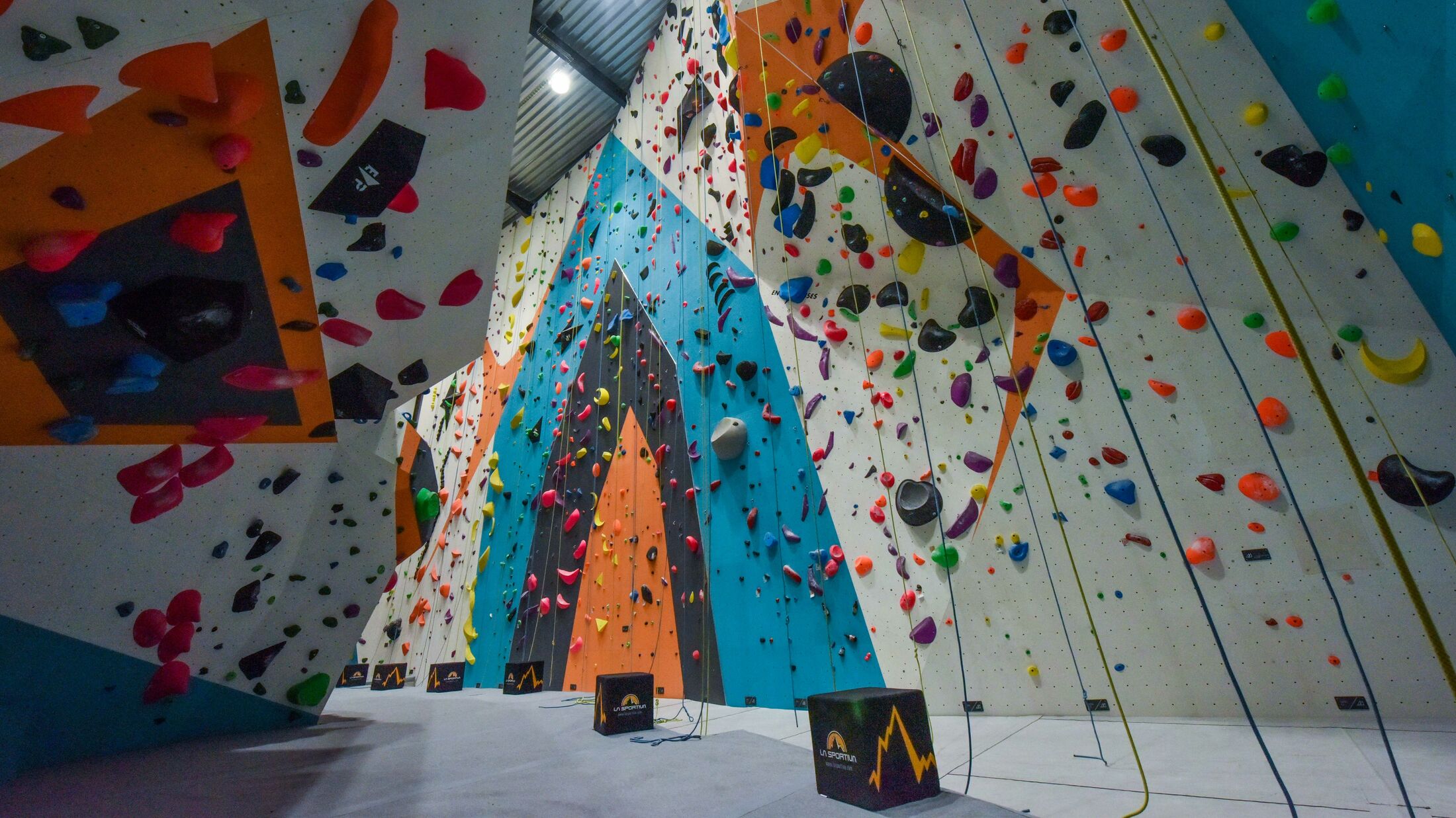 MANIAK NIVELLES | EP Climbing (Entre-Prises)